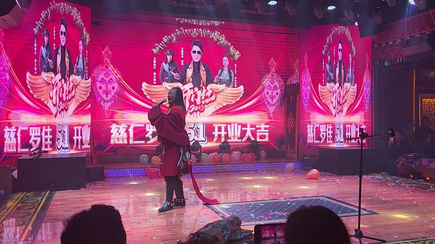 #演出现场视频 #舞台无处不在跟着节奏嗨起来 #能歌善舞的民族