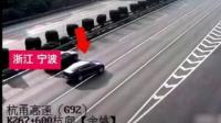 高速行驶,切勿实线变道!#交通安全 #安全驾驶文明出行 #高速