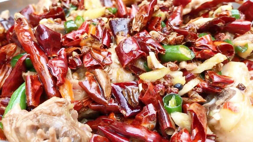 大厨教你一道家常菜:干锅鸡,做法简单香辣可口!吃了还想吃