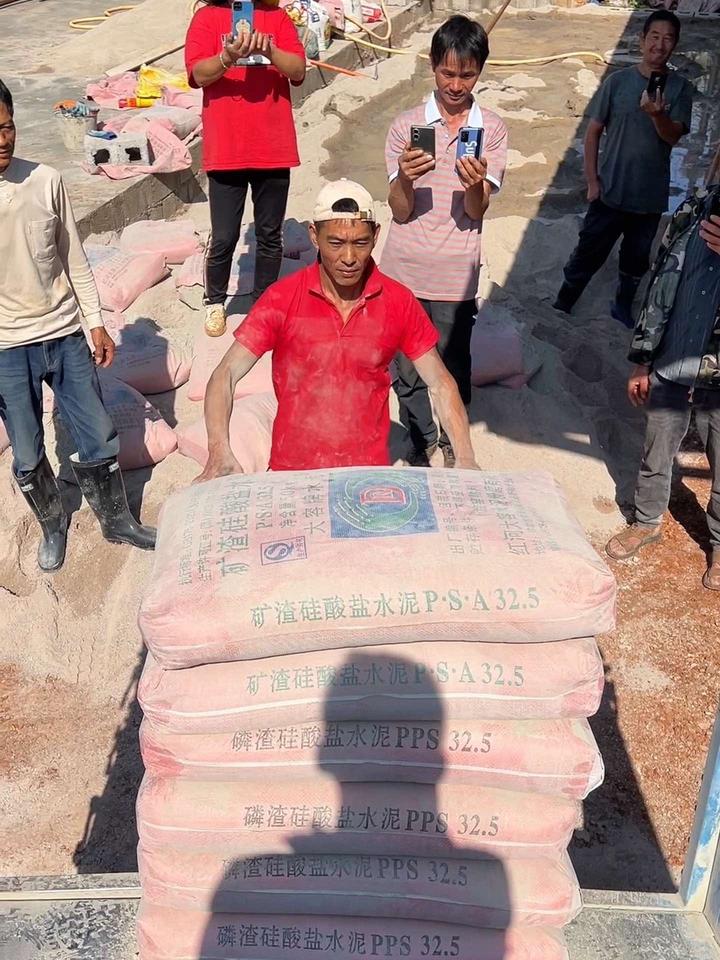 七包水泥,700斤干就完了!我要是生在古代,一定身披铠甲,手拿长矛,战杀...