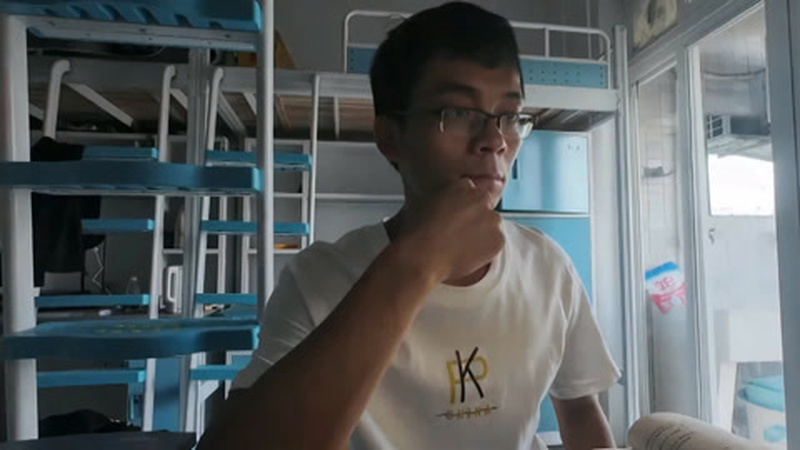 唐尚珺大学新挑战,开始学习C语言费脑筋,苦笑头发不保