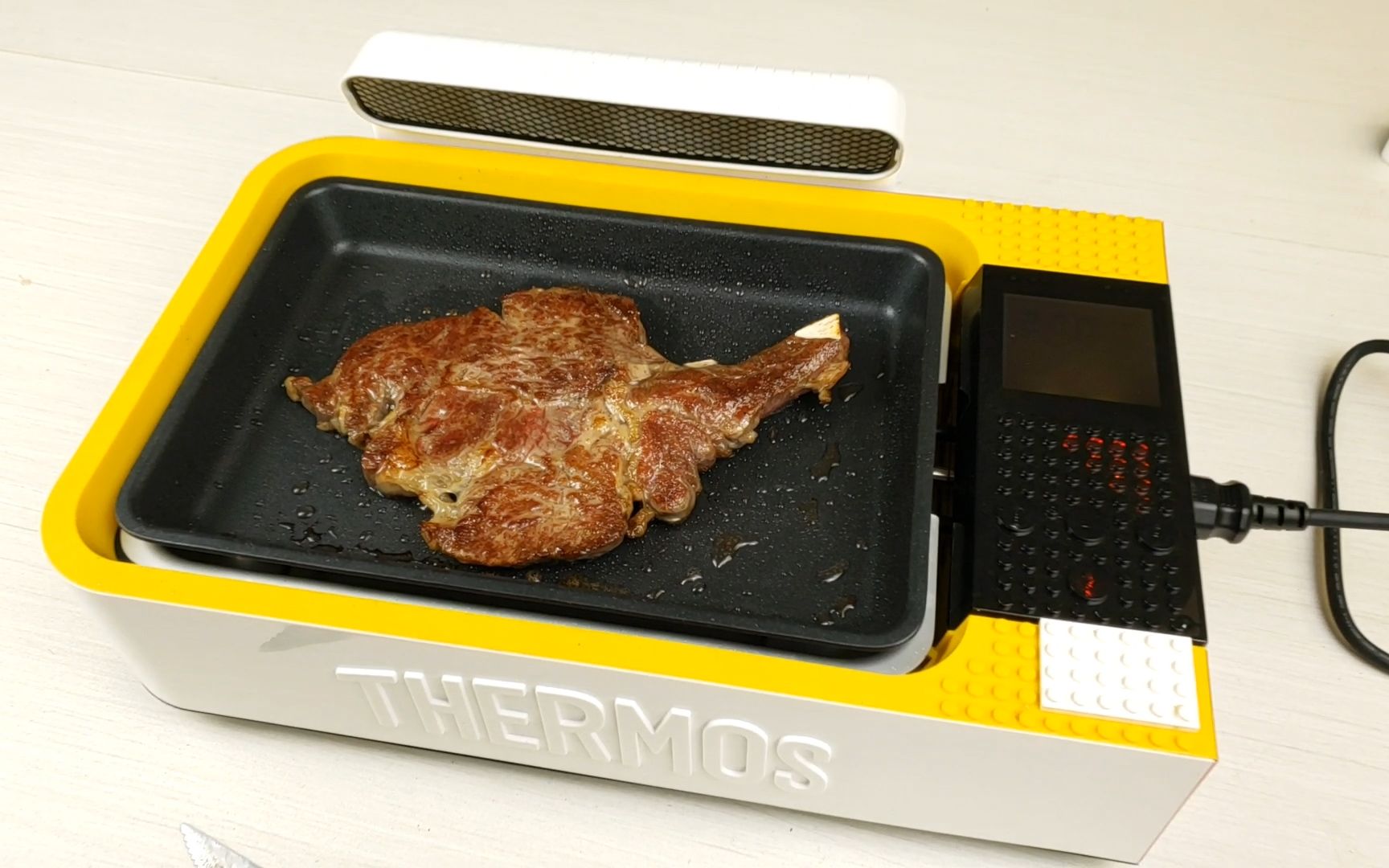 想吃煎牛排?从零开始组装多功能料理锅制作料理