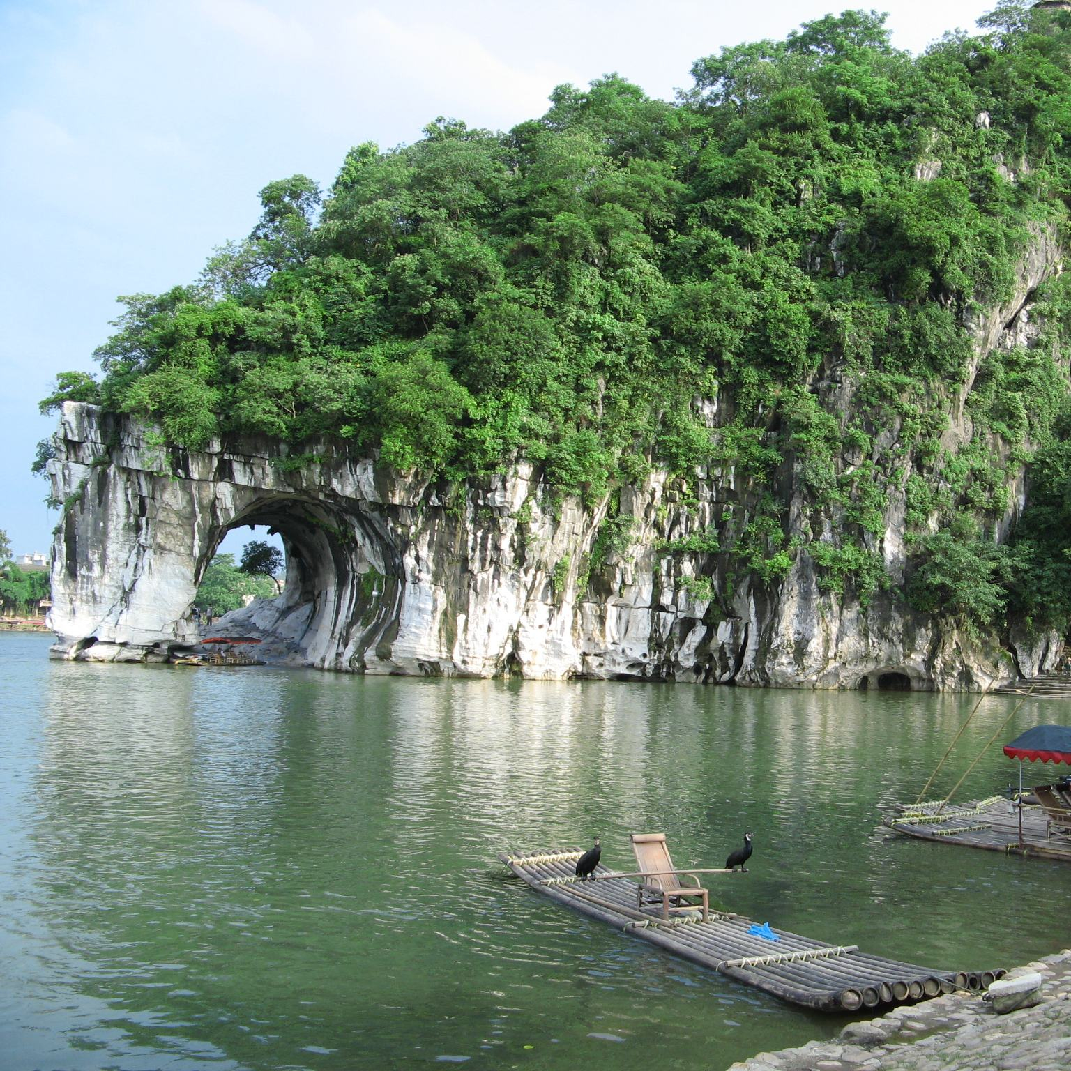 中国桂林山水甲天下 