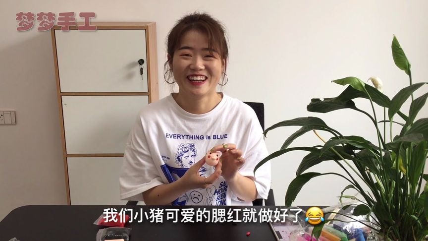 粘土入门教程:用粘土做一个迷你的小猪,步骤简单,一起来捏吧!