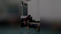 养老院护理喂患病老人喝水_高清.mp4