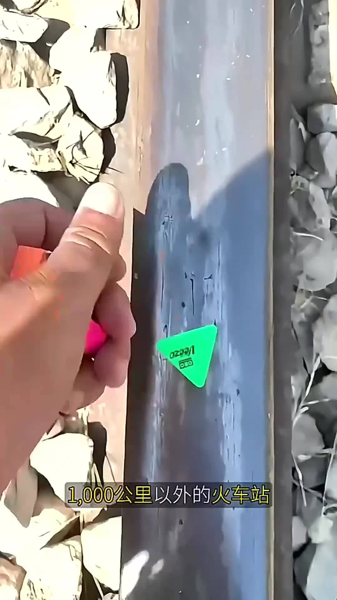 国外男子的奇思妙想,竟用橡皮擦做实验