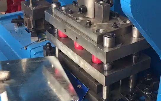 不锈钢板材冲孔机博江五金管材全自动冲圆孔切断 方管切割打眼下料...