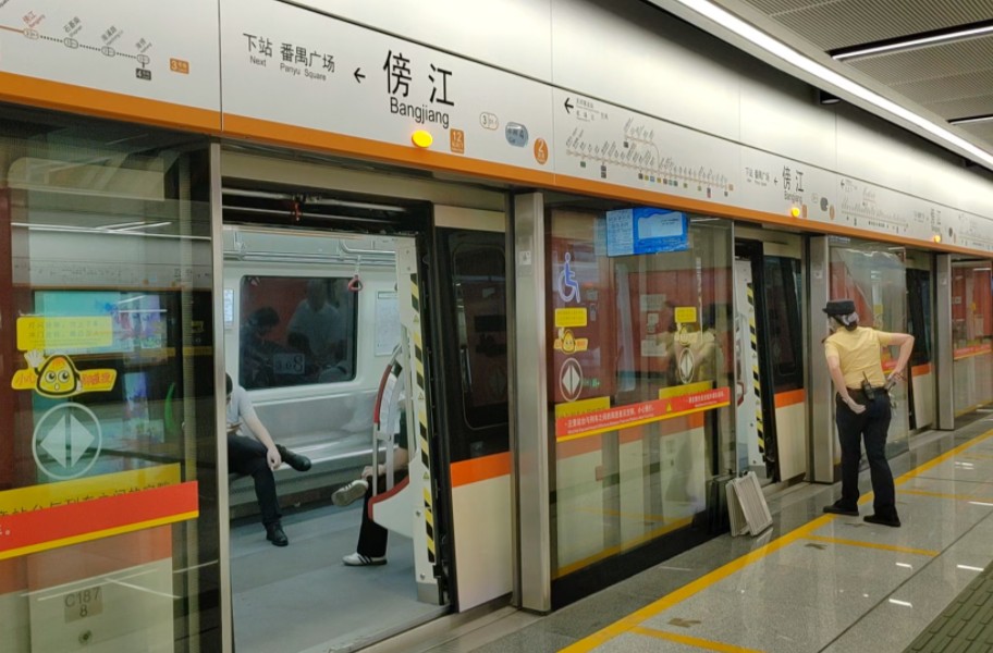 ...B11型电客车03X187-188傍江站进出站(列车交路:海傍站-天河客运站)