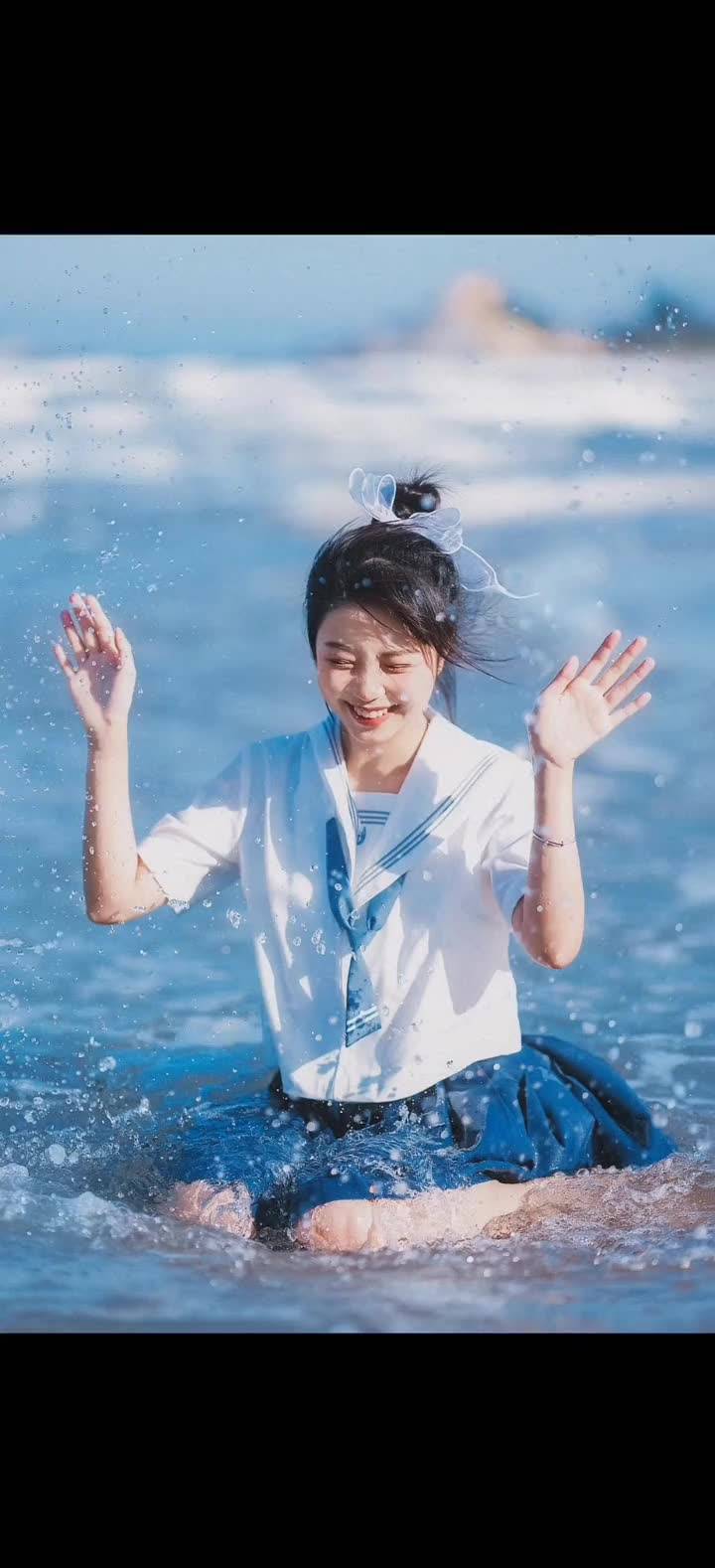 谁能拒绝大海+阳光+水手服呢