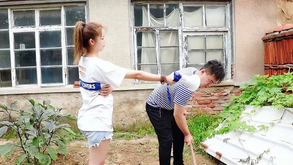 小伙要离婚,谁知媳妇一顿操作后,吓得丈夫不敢离了