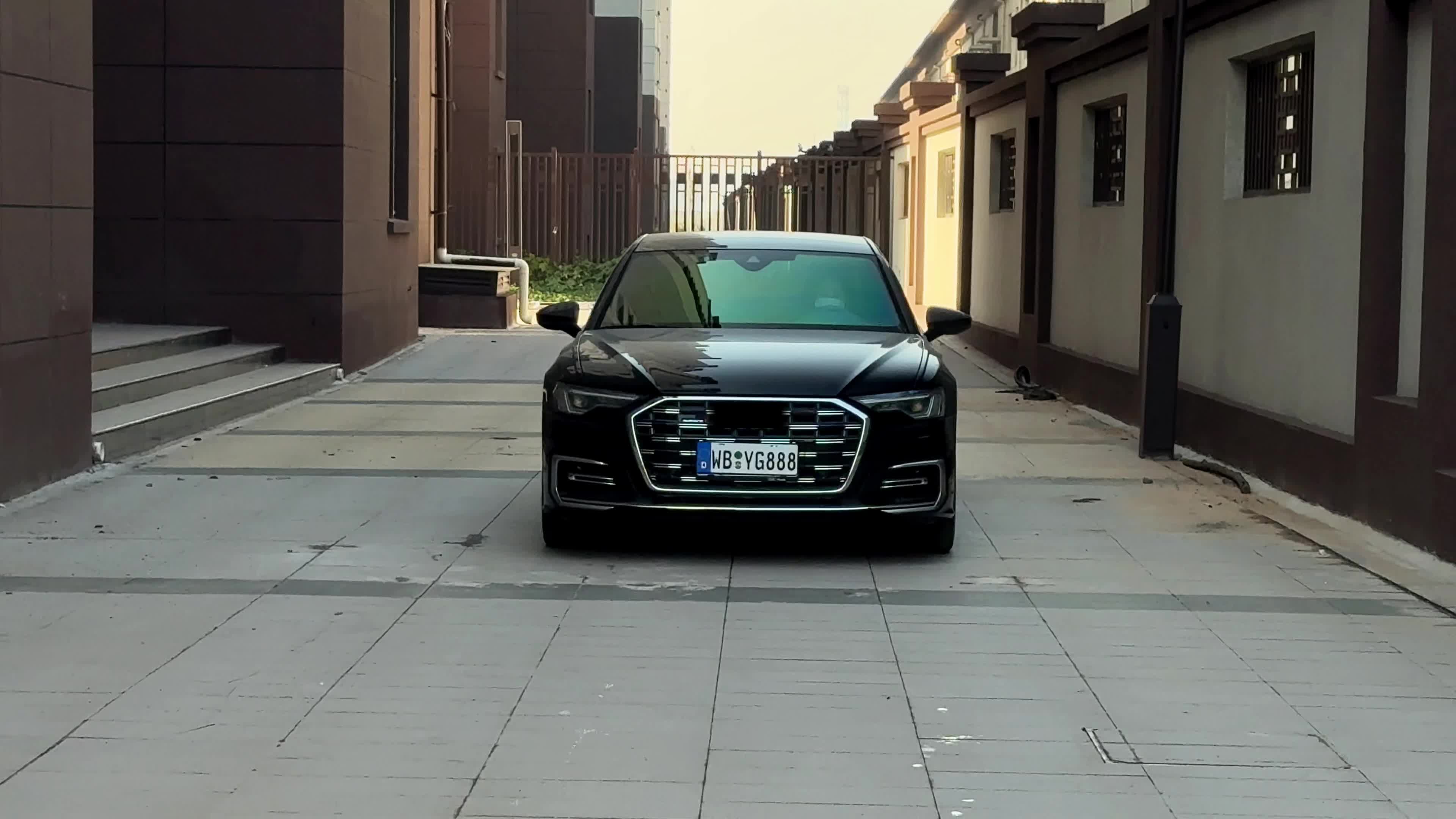 四环星辉全系电动款手机支架,专车专用,电动夹紧,稳固无异响,充电一次...