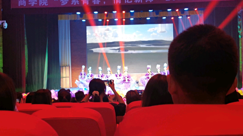 去年学校毕业晚会的节目,太精彩了