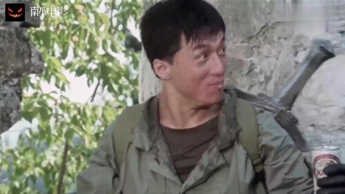 龙兄虎弟:飞鹰自己喝的是啤酒,给土著的却是烟雾弹,这下好看了