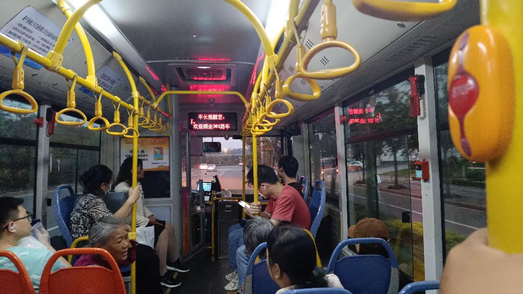 【水视频】论邕城公交站点响应式停靠的正确用法(bushi