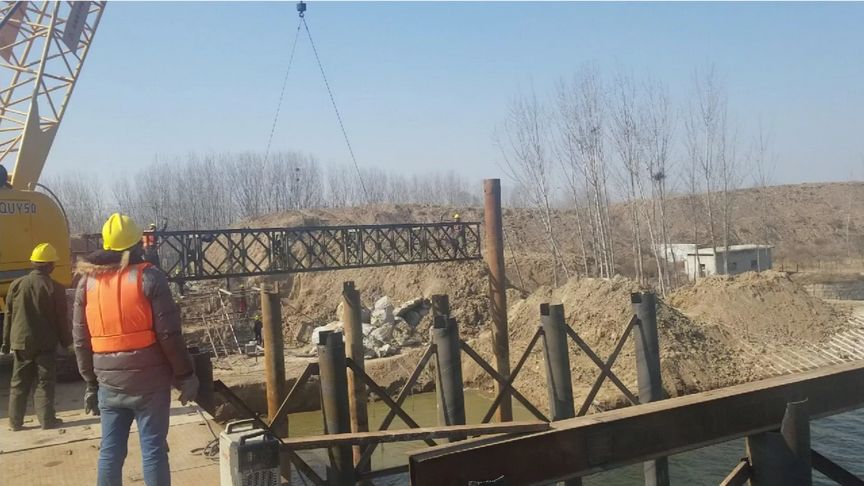 钢管桩贝雷架安装