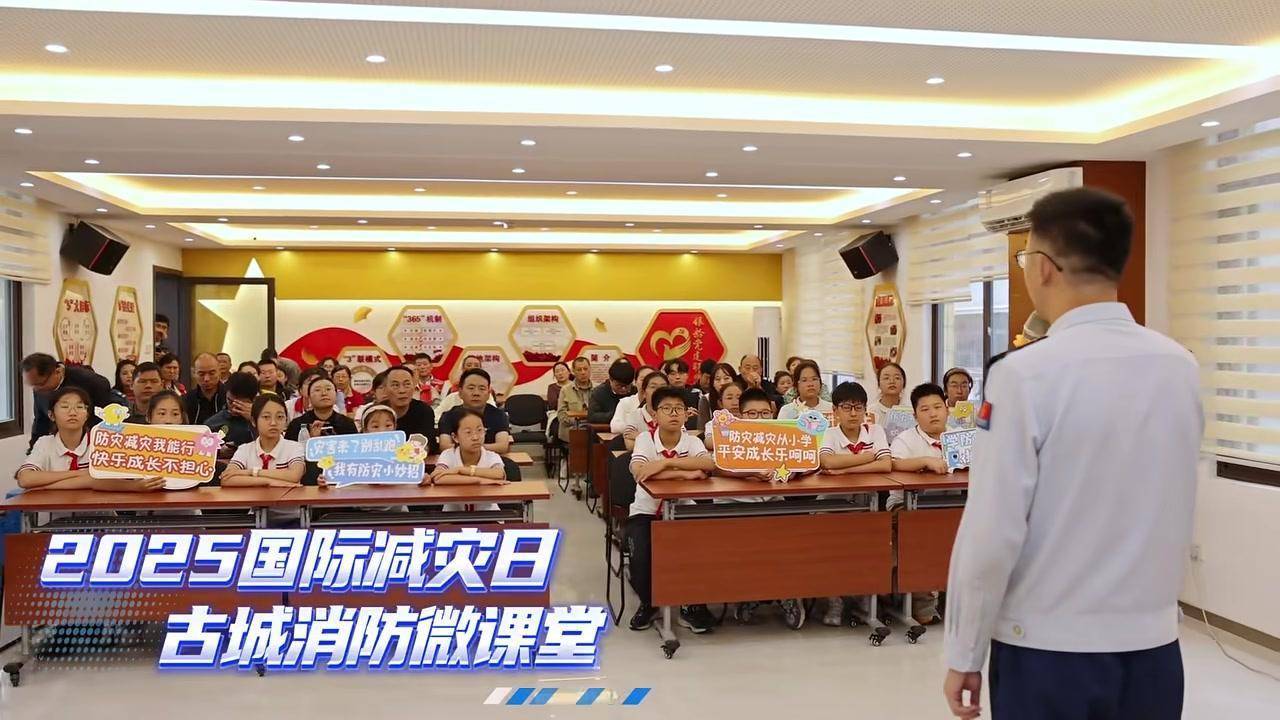 ...通过互动问答、消火栓模拟演示道具、灭火器模拟实操等环节,提醒...