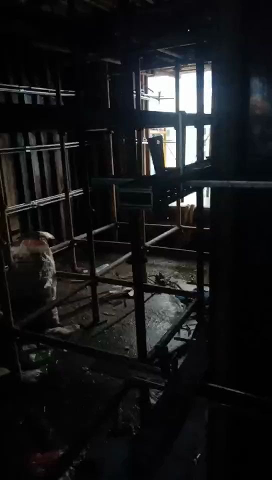 新型剪力墙钢背楞模板加固件