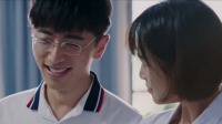 小伙上课看课外小说被老师收缴,交检讨给老师时没忍住笑出了声