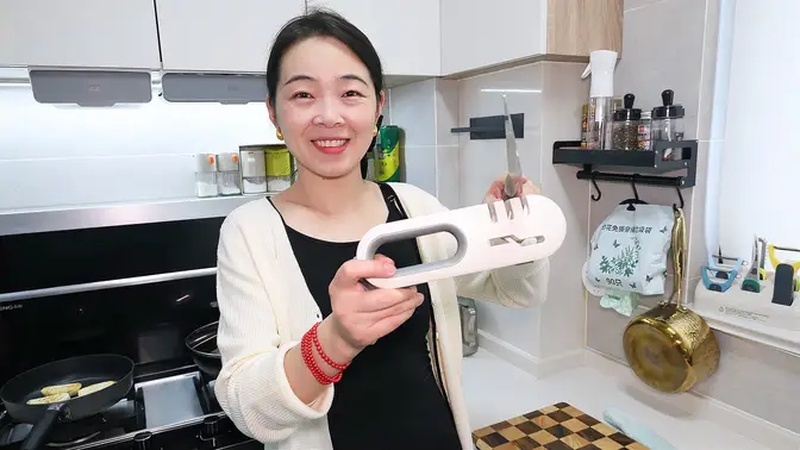 如果你不会磨刀,一定要买个磨刀器,轻轻松松把刀磨得很锋利