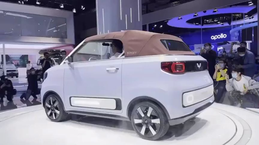 五菱宏光MINI EV CABRIO,是个真敞篷,还软顶,还电动,过分了