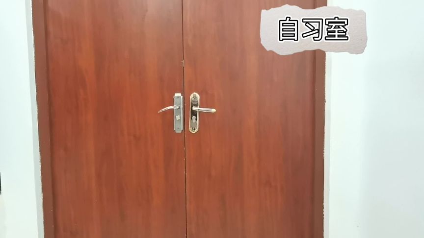 教室座位有限,请勿一人占一排桌椅,文明校园,从不占座开始