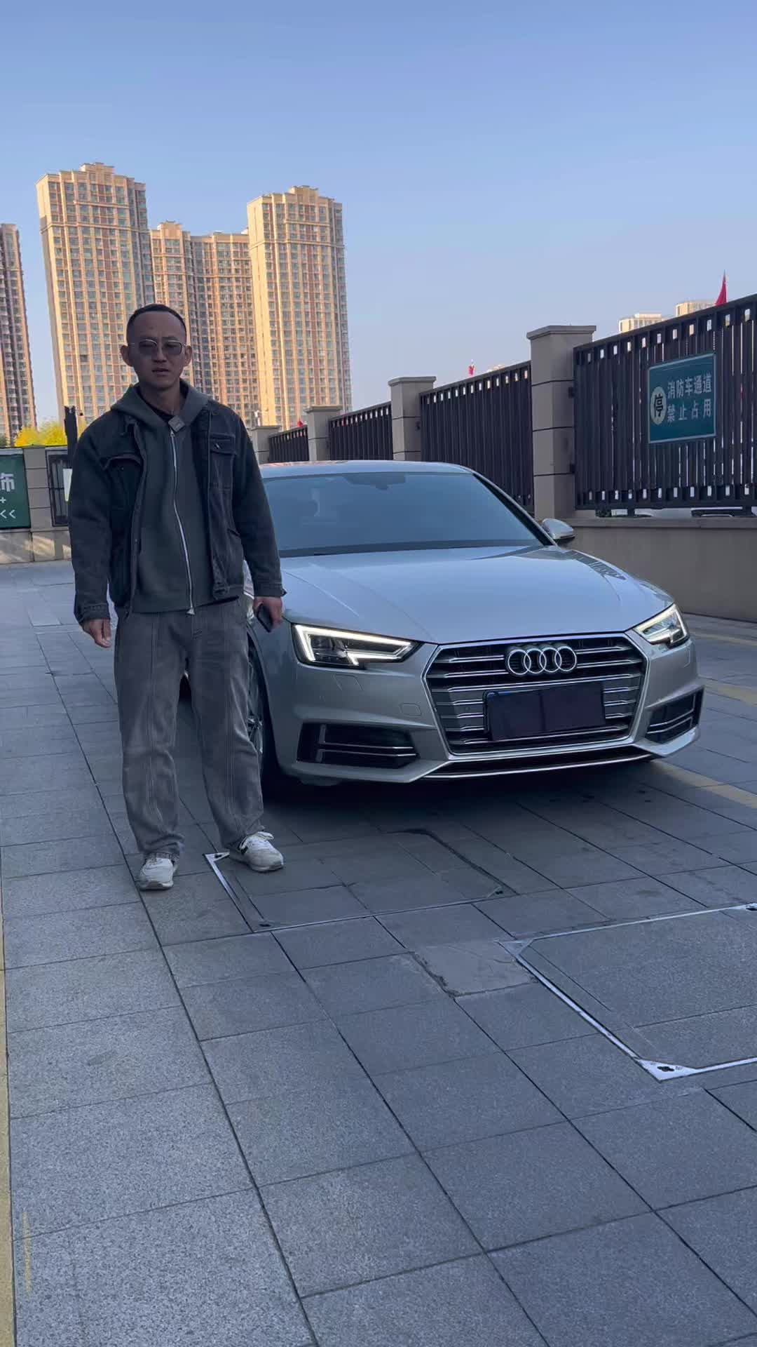 漂亮吧 #奥迪a4 2018年上牌,个人私家一手车,新款是真的漂亮,换挡拨片...