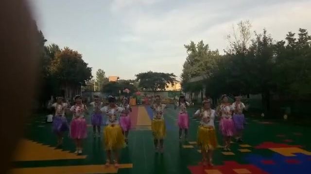 幼儿园教师舞蹈《哇嘎》夏威夷风情