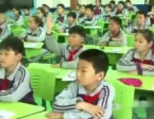 六 图案美——对称、平移与旋转_信息窗一(认识轴对称图形)_第一课时...
