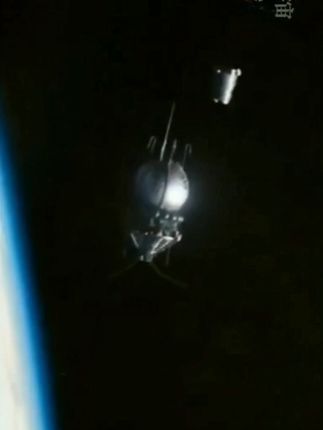 宇宙飞船,返回地球!