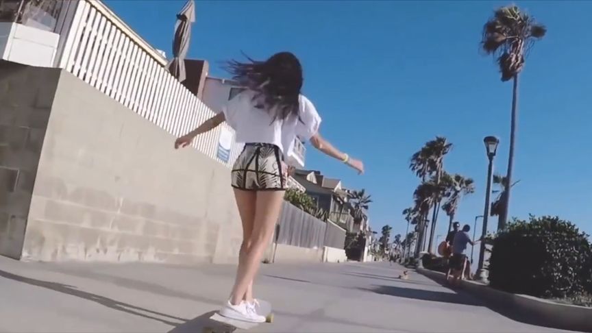 终于找到这首一直“哒哒哒”的歌了,旋律魔性又洗脑,怪不得能火