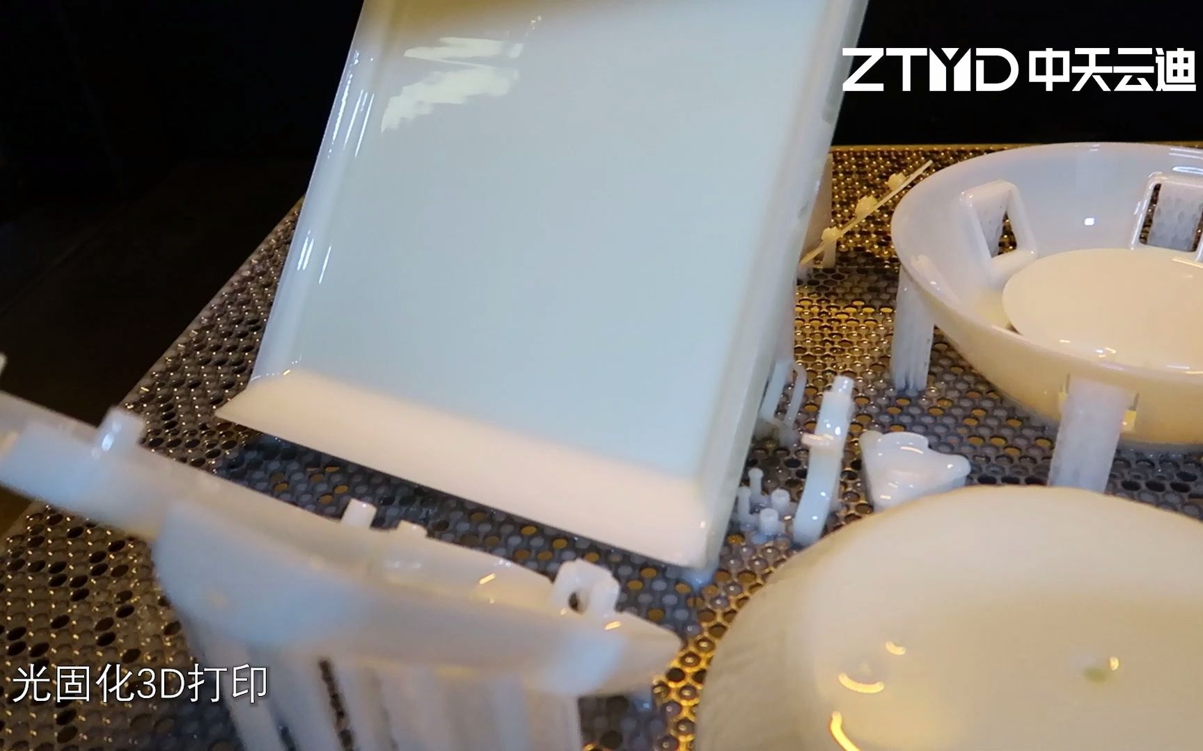 光固化3D打印,算得上是做毕业设计模型的最佳选择了吧。