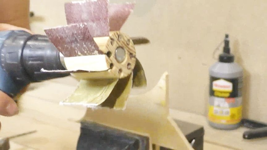 用木块和砂纸制作的打磨工具,操作简单很实用!