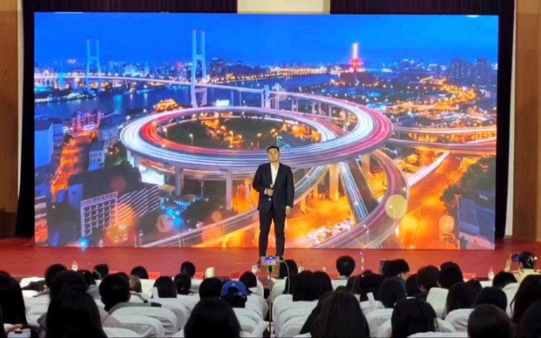 “青春逢盛世 奋斗正当时”第四届社团文化艺术节 指导老师《灯火里...