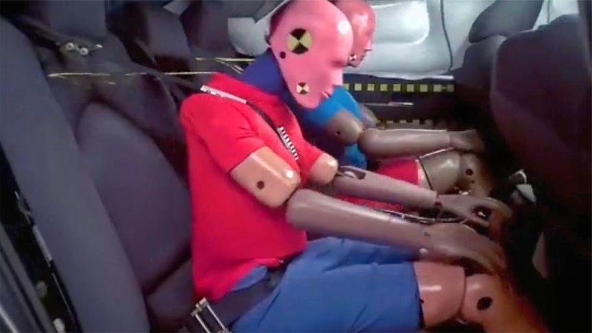 不系安全带,发生事故时到底会有怎样的后果?