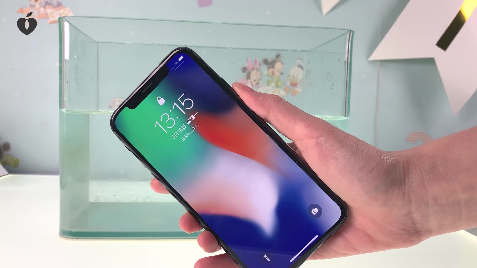 用 Siri 给 iPhone 清理喇叭灰尘,震动排水!