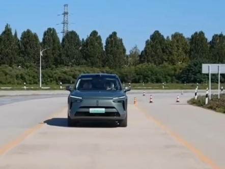 在央视新闻《中国经济引力场》栏目中长城汽车董事长魏建军介绍徐水...