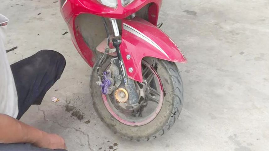 电动车修理,油刹车经常抱死你知道什么原因吗?师傅教你排除故障
