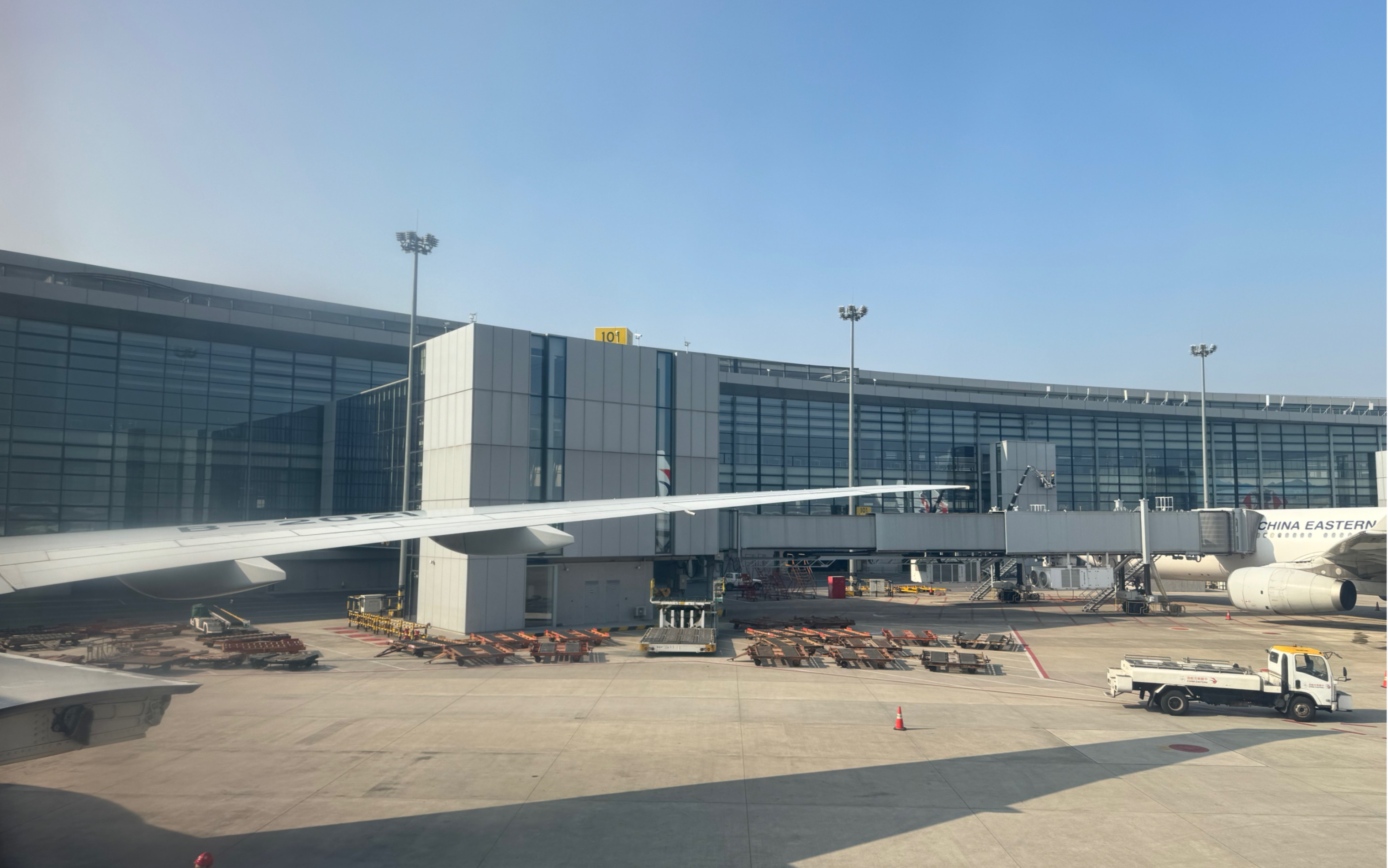 MU5405(ZSPD-ZUUU)|中国东方航空B77W|上海浦东17L起飞