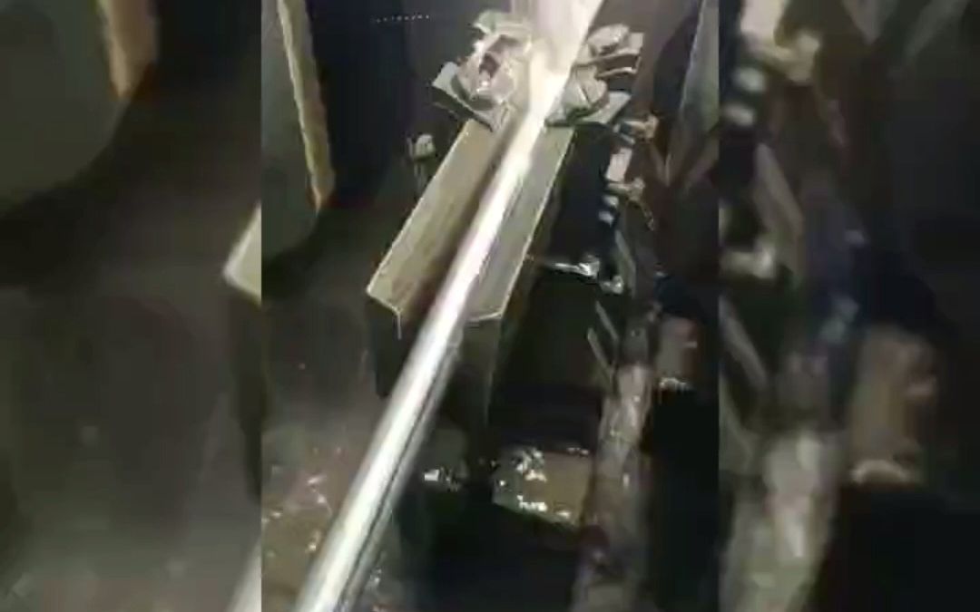 ...18S高精度无心磨床加工视频 全自动无心磨床磨削Φ16*300钨钢圆棒