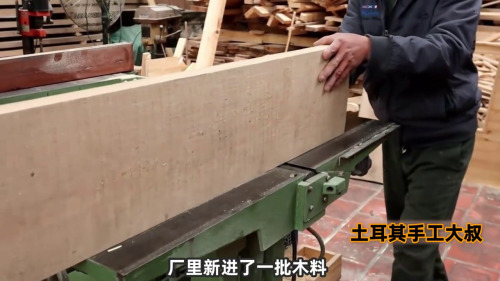 市面上卖上千的实木桌是如何制作的?方法简单,今天算是长见识了