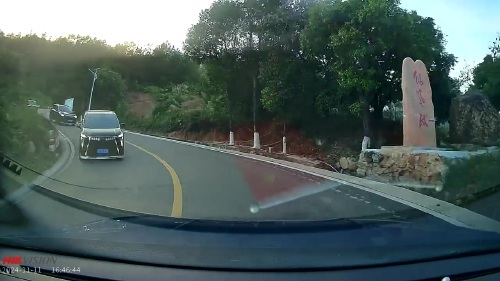 道路千万条安全一条行车安全出行请注意交通安全文明出行