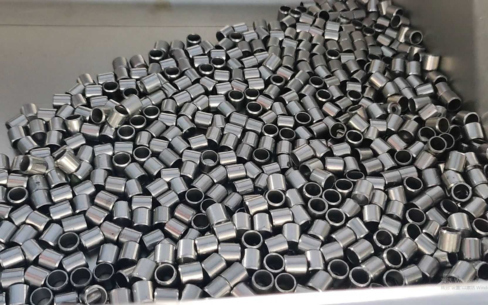 圆形金属管件计数,1000粒快速准确数完。