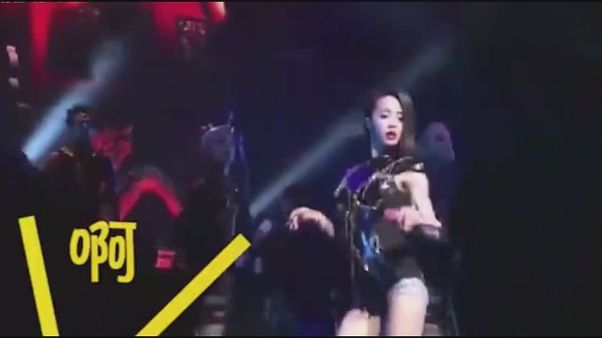 蔡依林世界巡回演唱会,粉丝嘶吼两个字,蔡依林直接笑场尴尬!