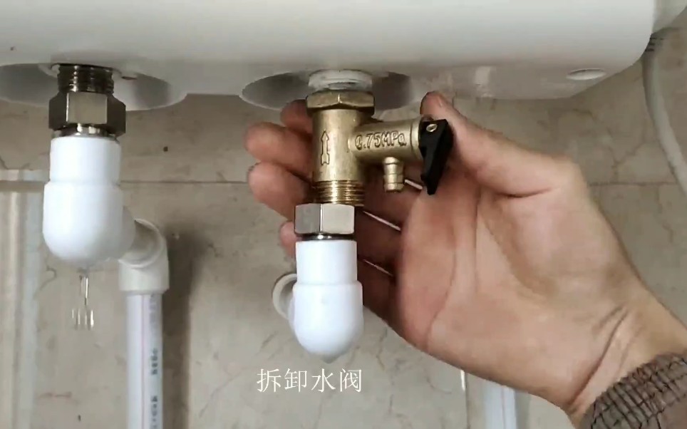 美的电热水器清洗视频