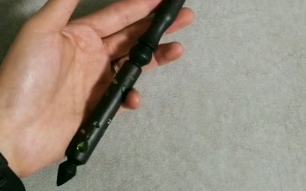 ...一打砂纸,一截木头即可,我是偷懒才用的牙机,这个魔杖一把锉刀足以