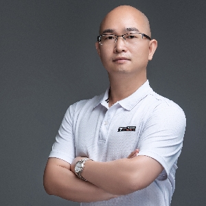 爱生活的泷哥 