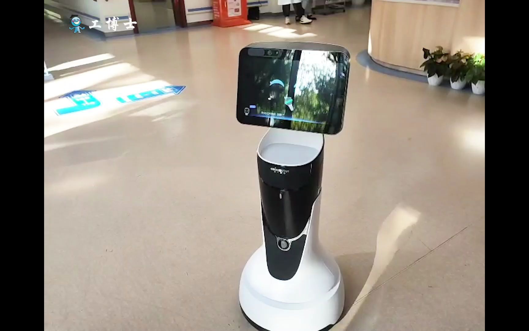 工博士智慧养老 机器人智能健康管理、数据监测、互动提醒