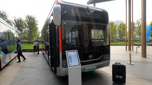 实拍宇通客车新款E10PRO,看完它12米真的没必要买!