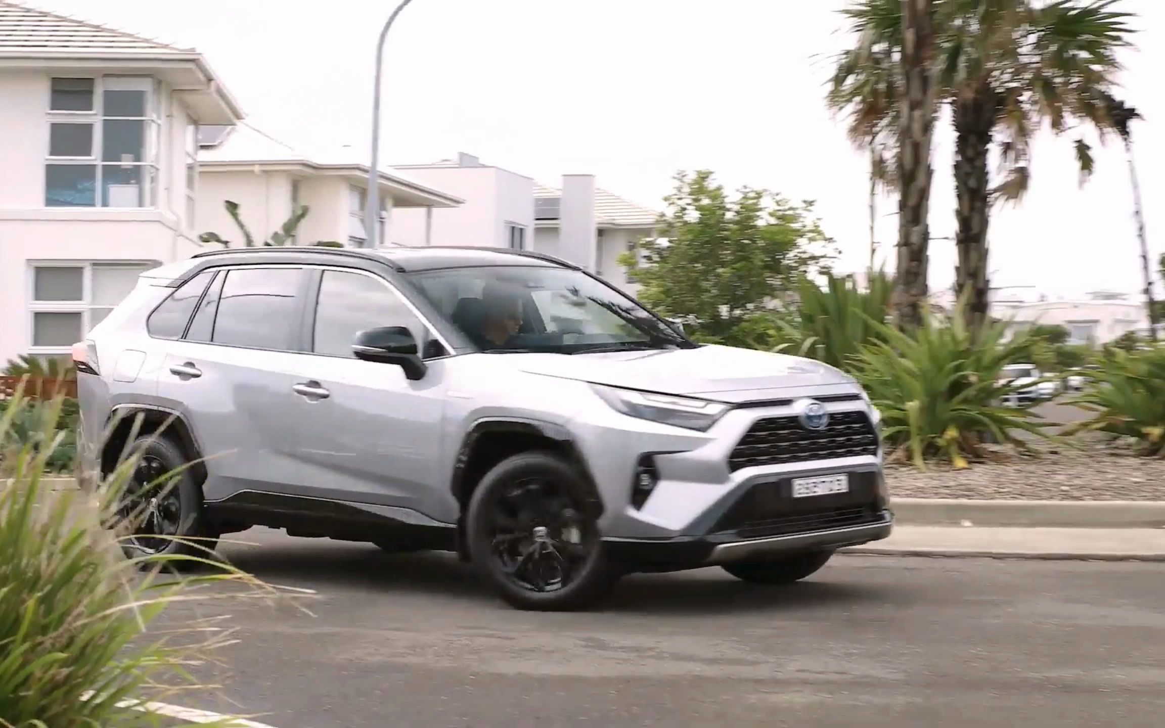 新车丨心动-2022款丰田RAV4混合动力SUV
