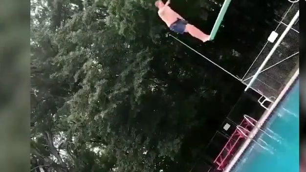 跳水失败视频,简直要被笑死